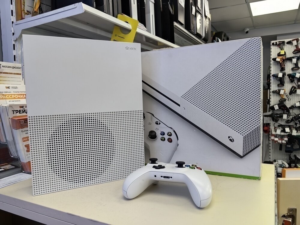 Игровая приставка Microsoft Xbox One S, Blu-ray, 500GB, Б/У уценка