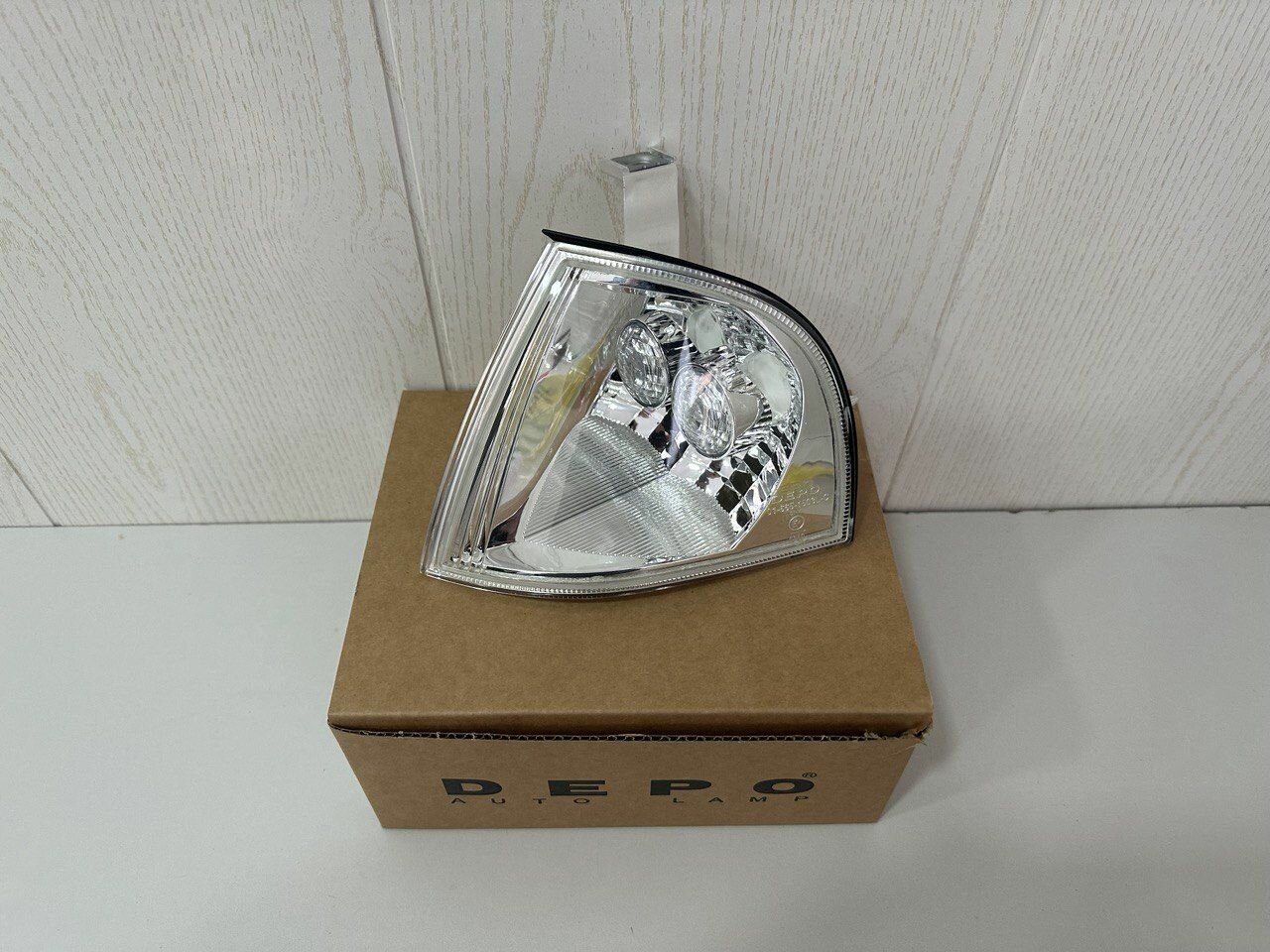 Фонарь указателя поворота левый шкода октавия SKODA OCTAVIA с 2000 по 2004 поворотник левый октавия