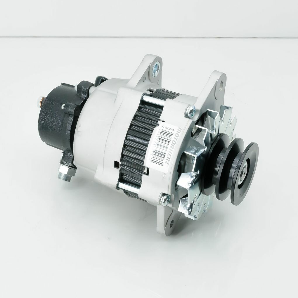 Генератор 24V HYUNDAI HD65-78, с вакуумом, шкив 2 клиновой, фишка на 2 контакта, 70A, MOTORHERZ