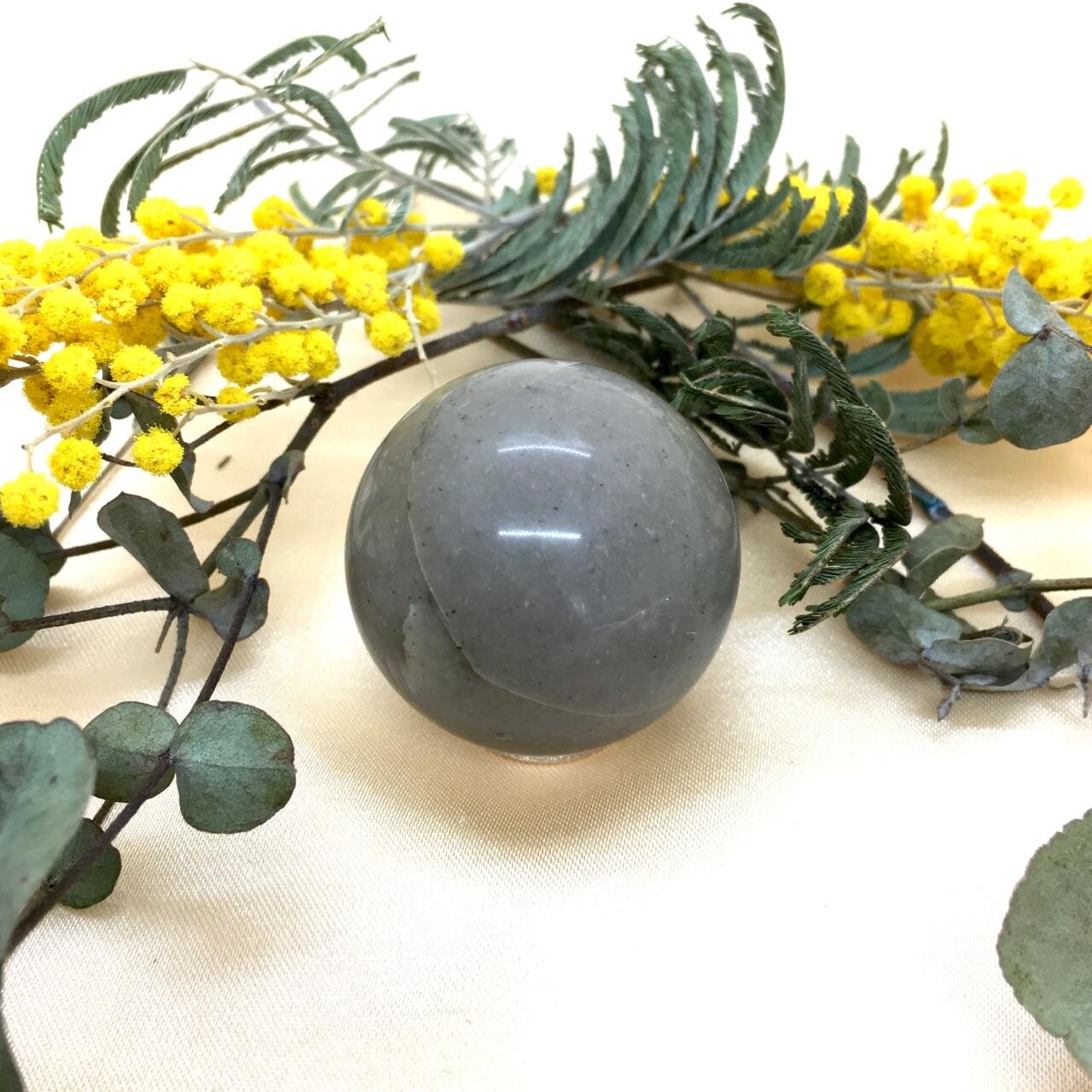 Подарок Сувенир халцедон в форме шара