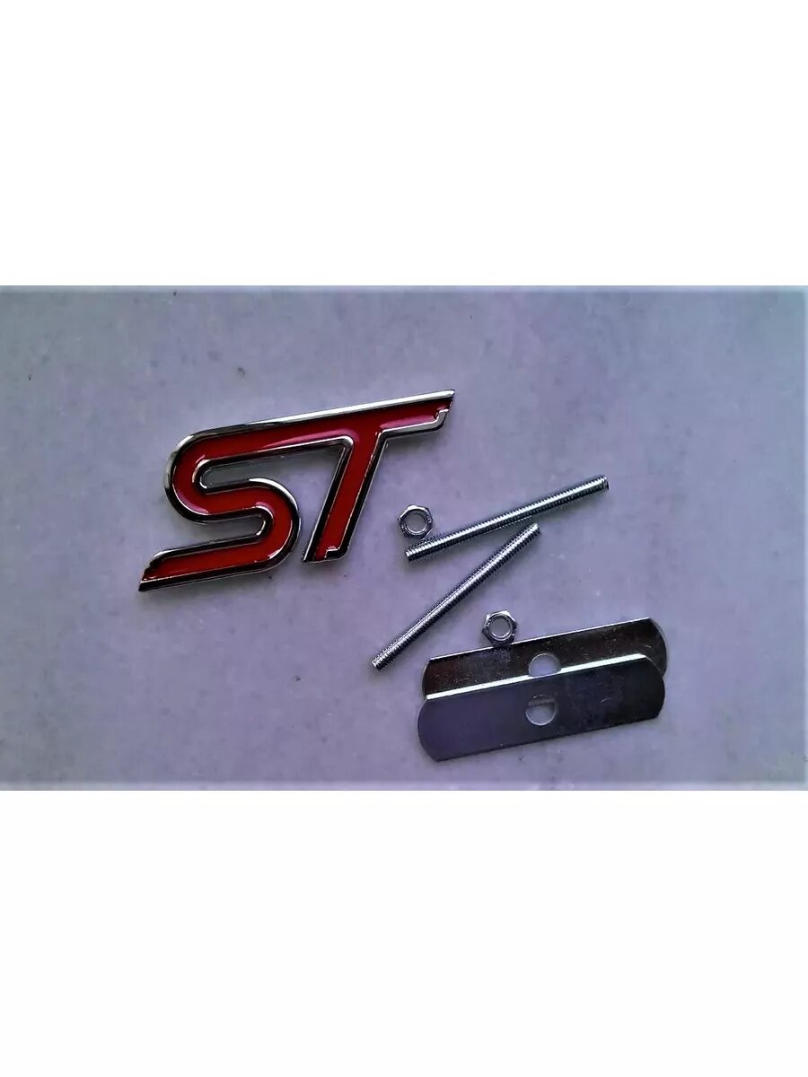 Шильдик ST в решетку радиатора на Форд Фокус 2, Фиеста