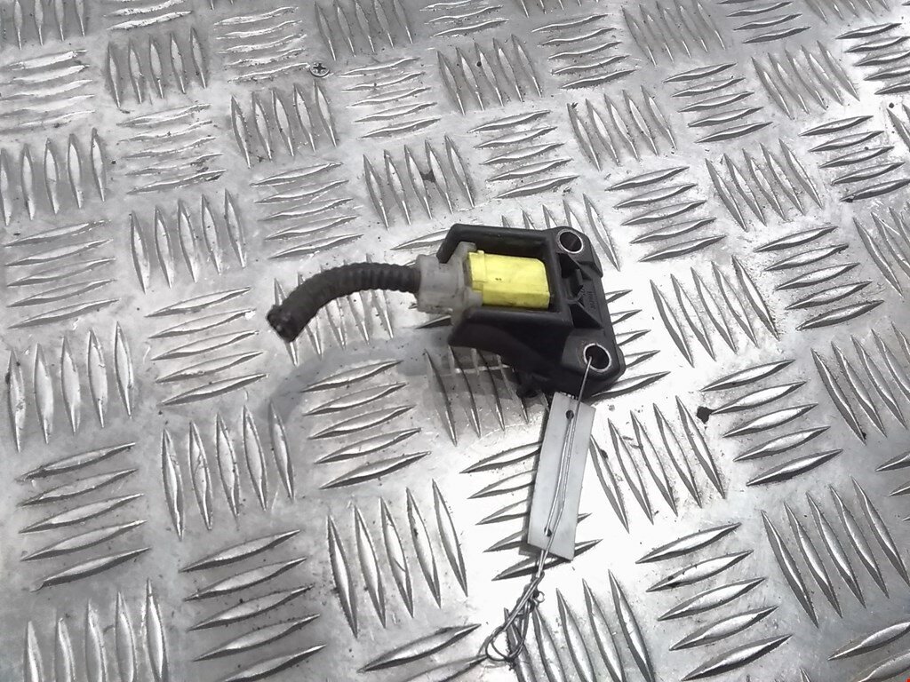 Датчик удара Lexus RX 2 (XU30) 8961502020 арт. 682001