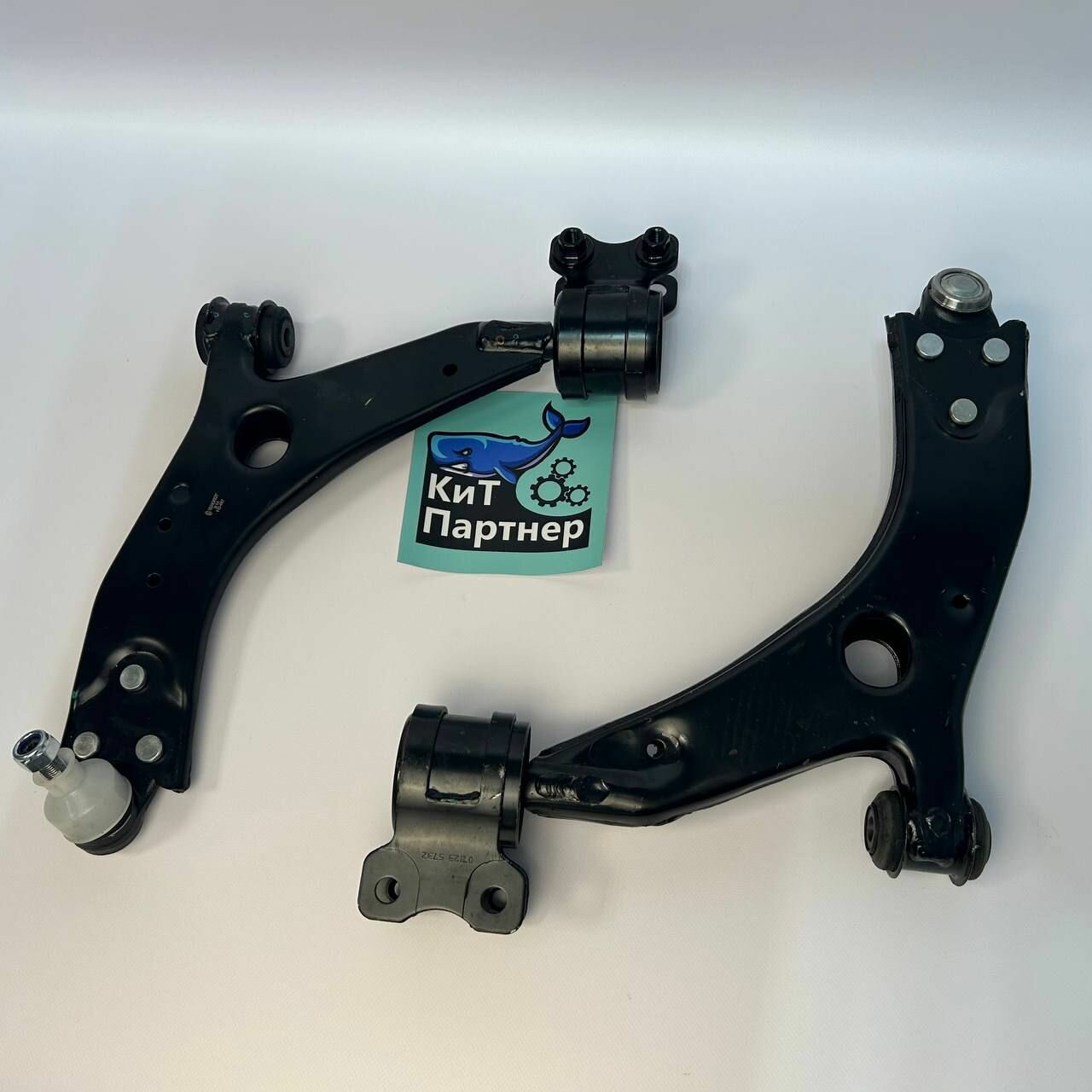 Передние рычаги левый и правый форд фокус 2 до 27.02.2006 г. в в сборе с шаровой 18 мм Ford focus 2 рычаги комплект