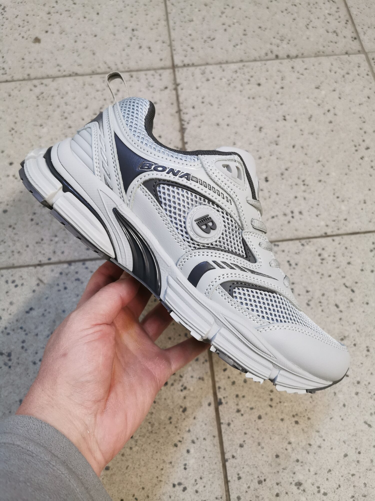 Кроссовки Bona