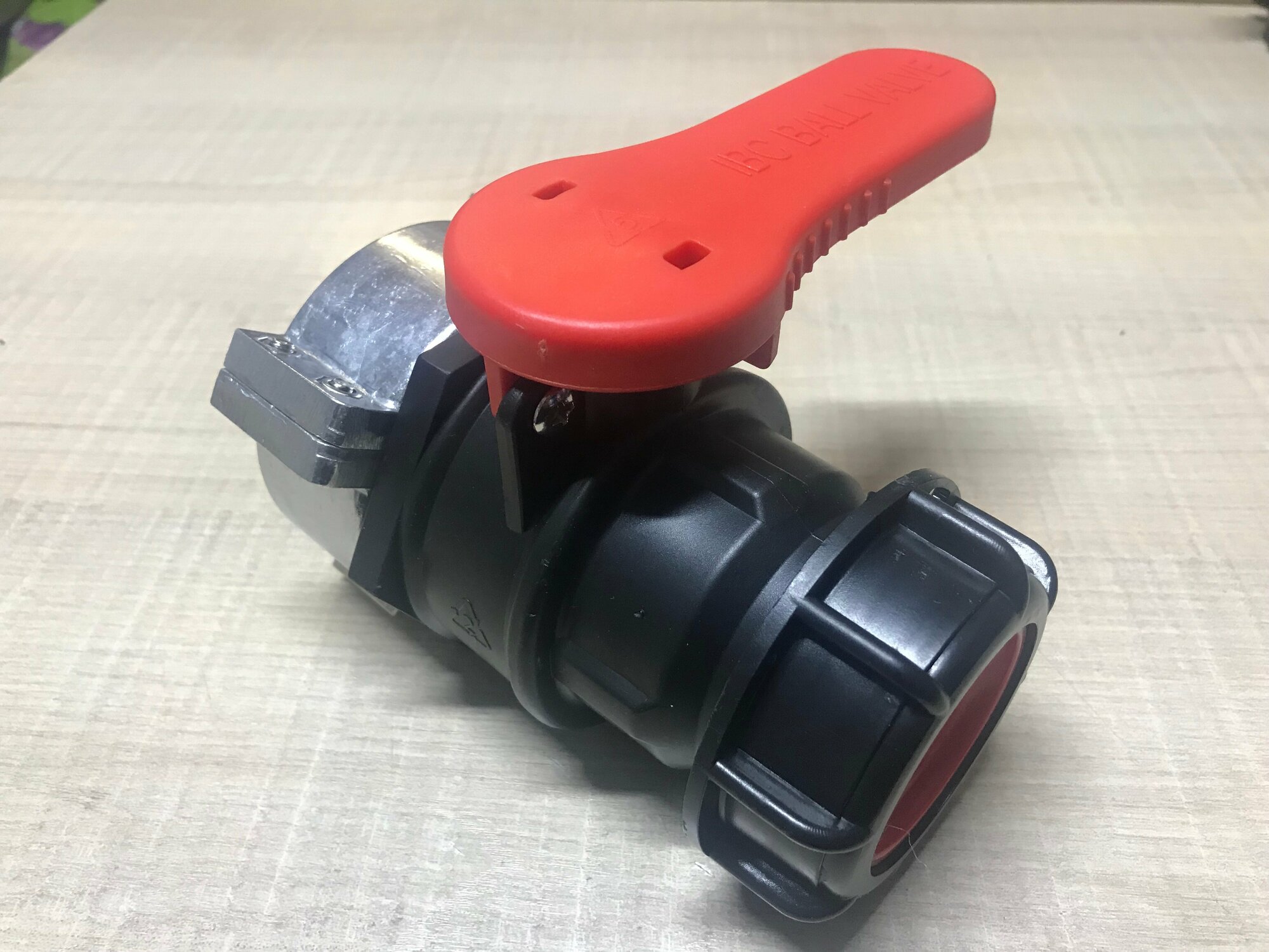 Кран для еврокуба 75мм, крышка 60мм крупная резьба