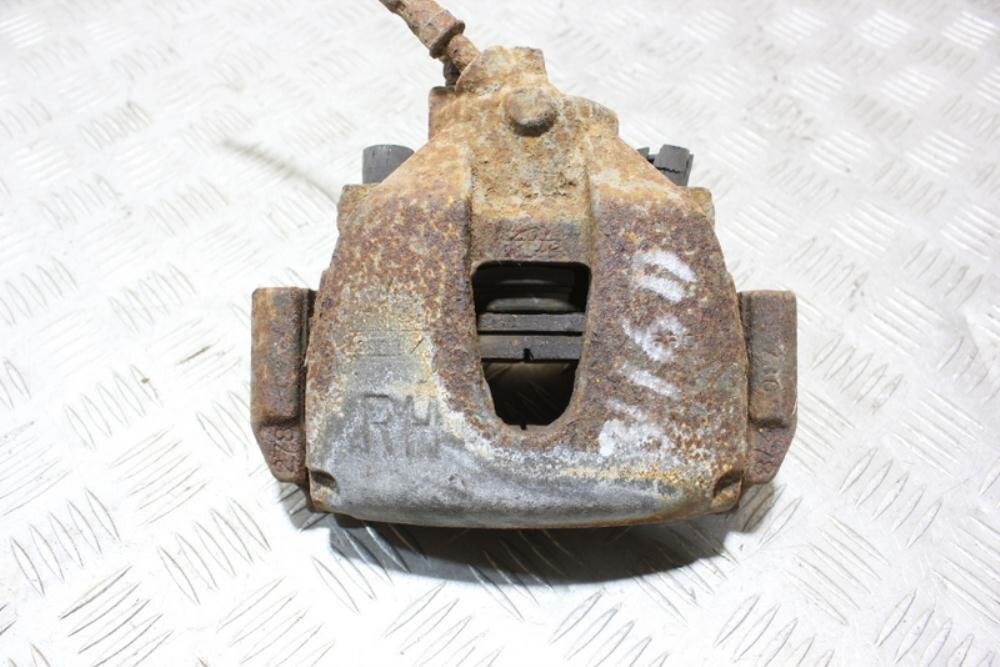 Суппорт передний правый FORD Focus 2005-2008 1682875
