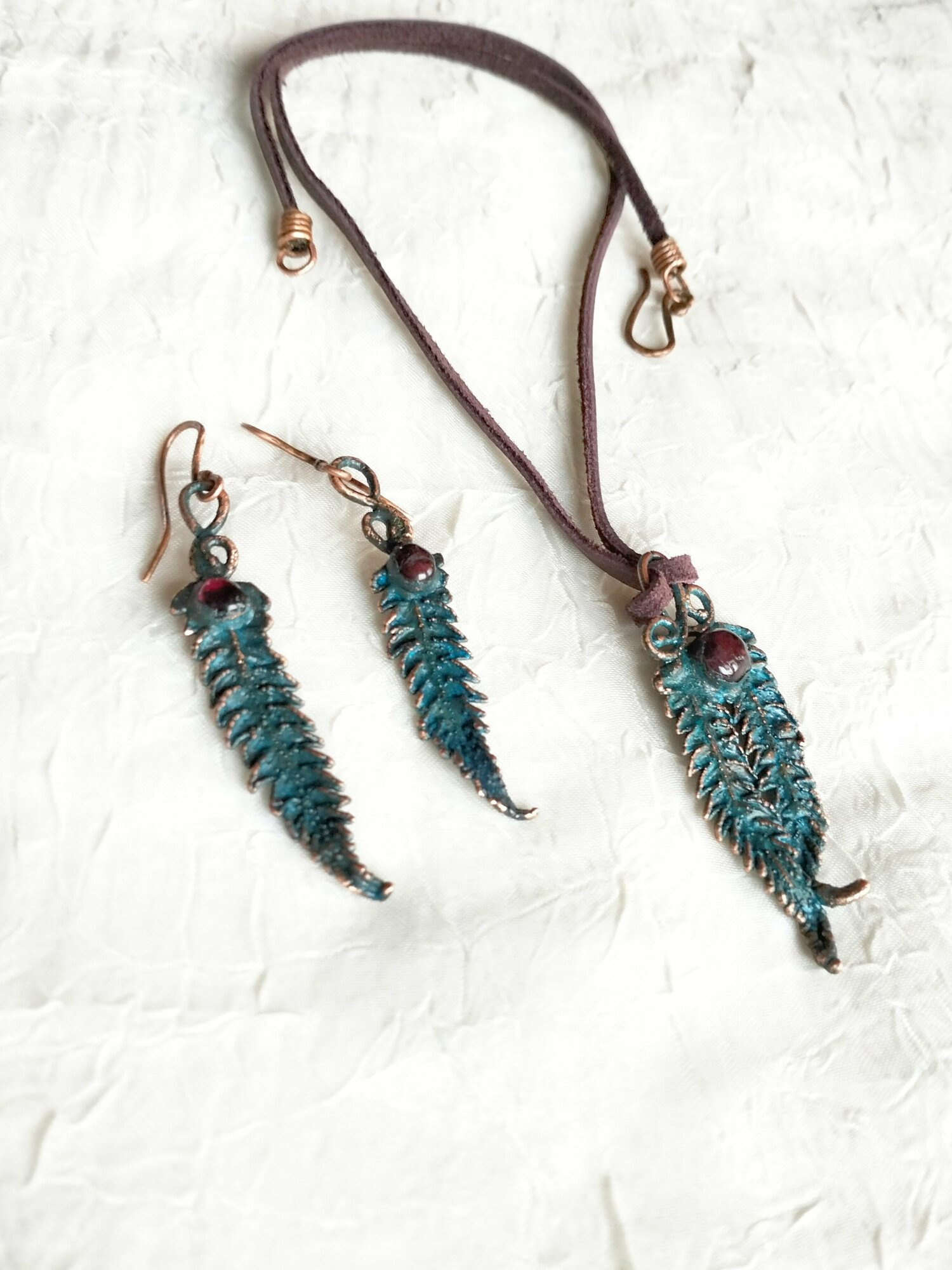 Комплект бижутерии: подвеска, серьги