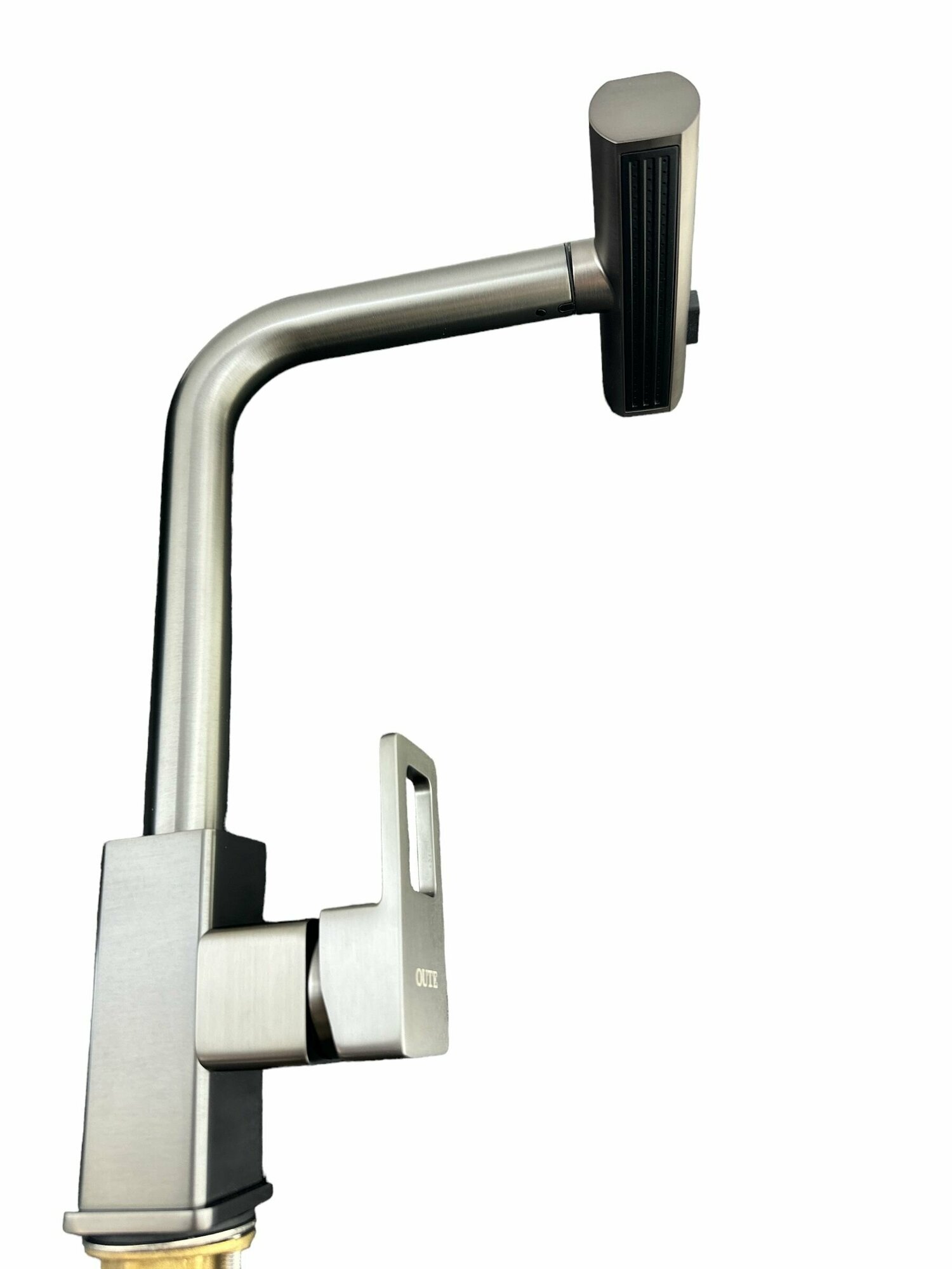 Смеситель для кухни с вытягивающимся изливом и лейкой 2 режима: водопад и струя OUTE, титан, выполнен из латуни.