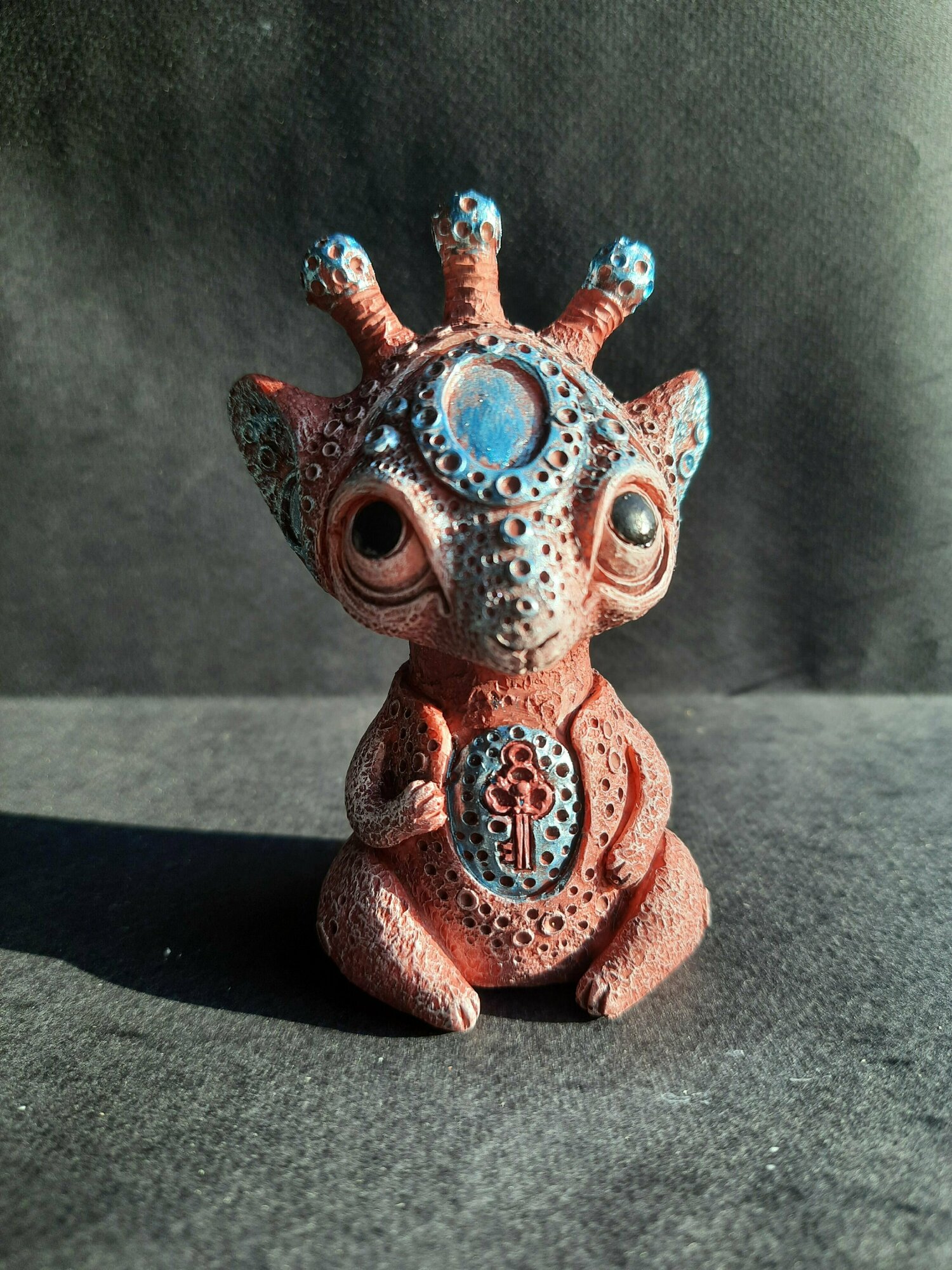 Зябра Лунный ключник (фигурка для дома и сада)