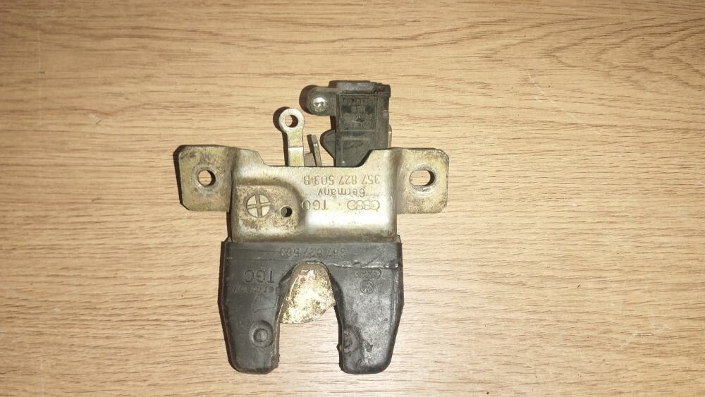 Замок крышки багажника Volkswagen Passat B3 357827503B