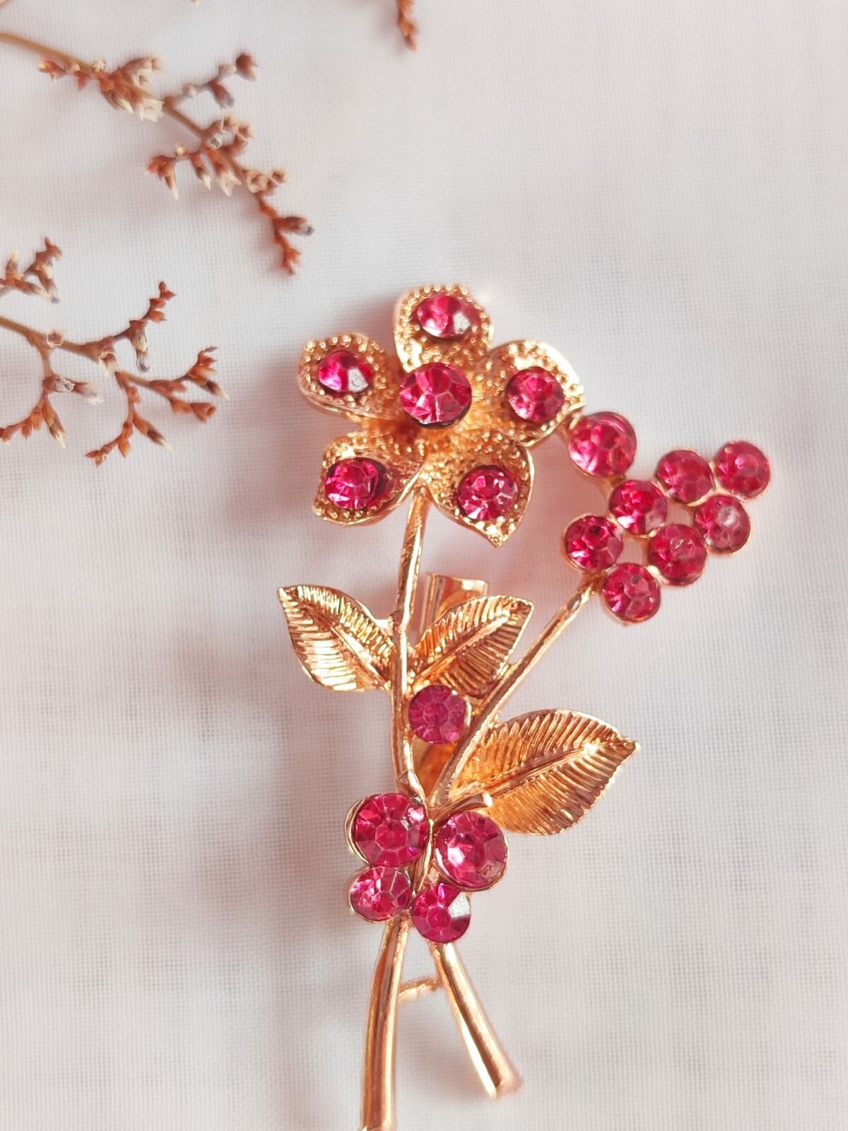 Брошь, стразы