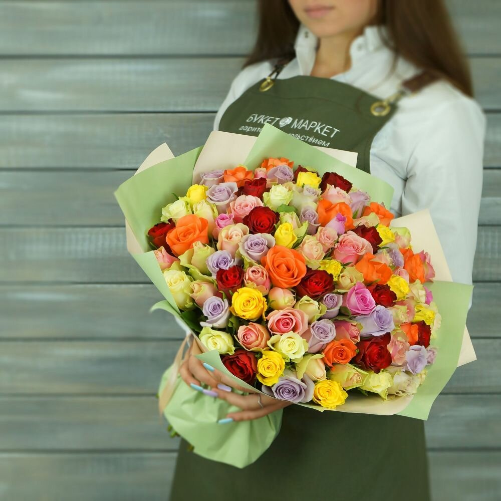 Букет живых цветов из 101 микс кенийских роз 40см от Букет Маркет
