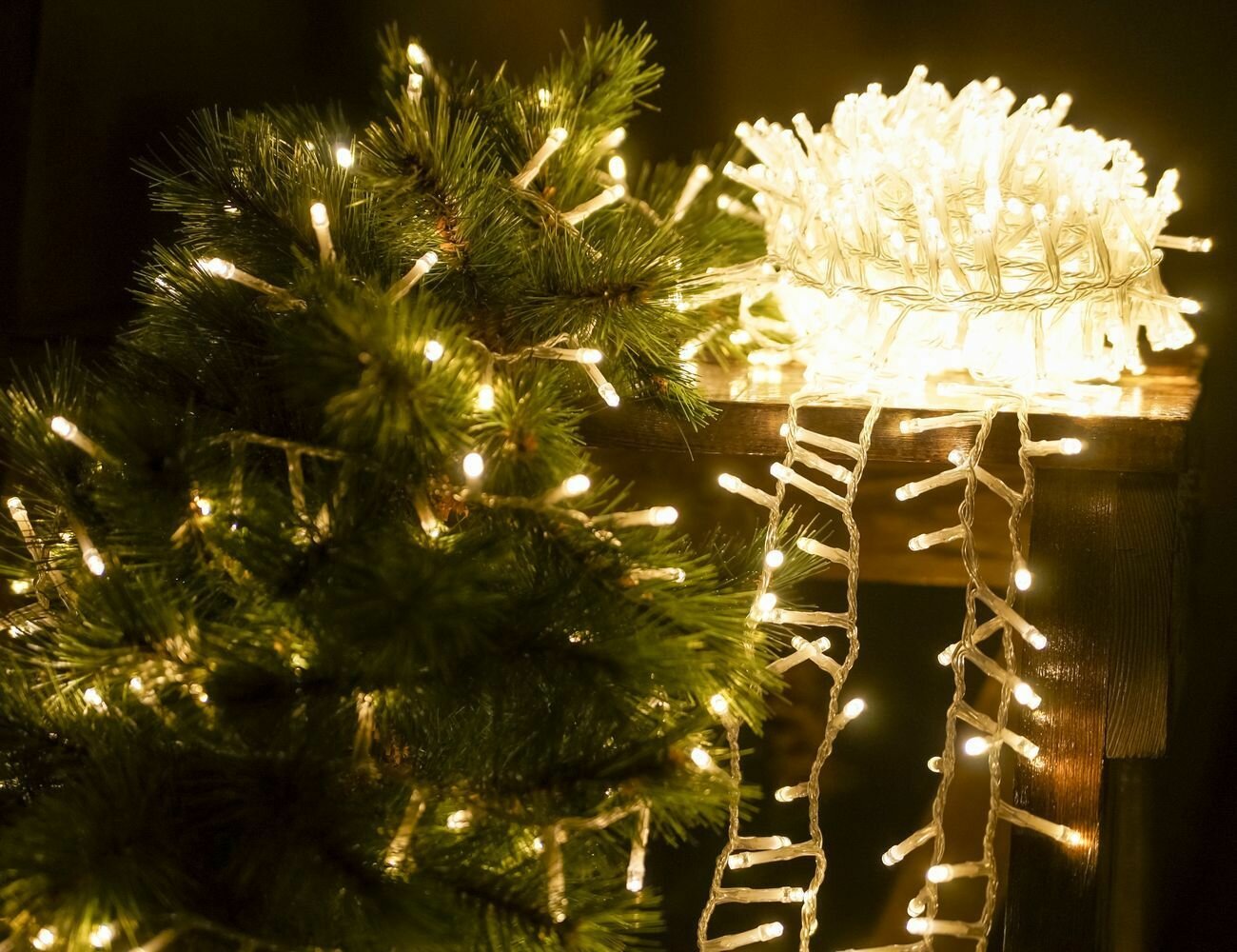 Светодиодная гирлянда Koopman Snake Comfort Basic 8 м, 400 экстра тёплых белых LED ламп, прозрачный ПВХ, контроллер, IP44, Koopman International AX8511200