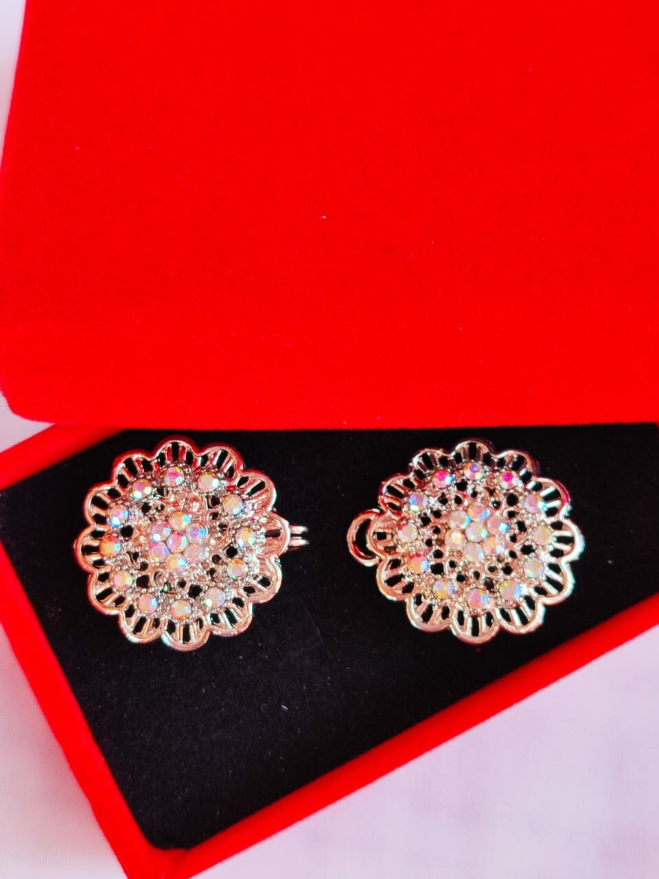 Брошь, стразы