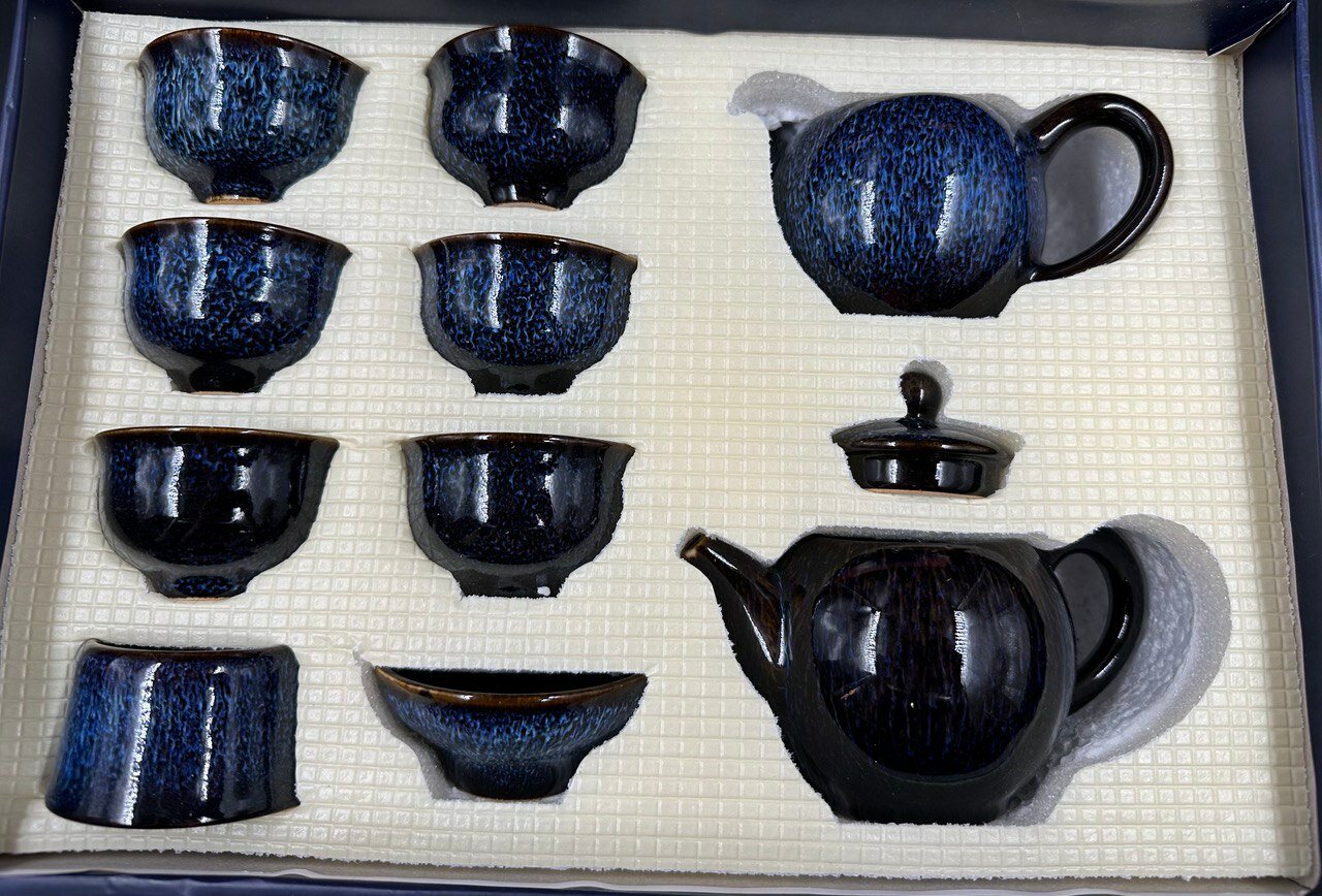 Чайный сервиз 9 предметов: чайник, сито, чахай и 6 пиал. Керамика, синяя глазурь.