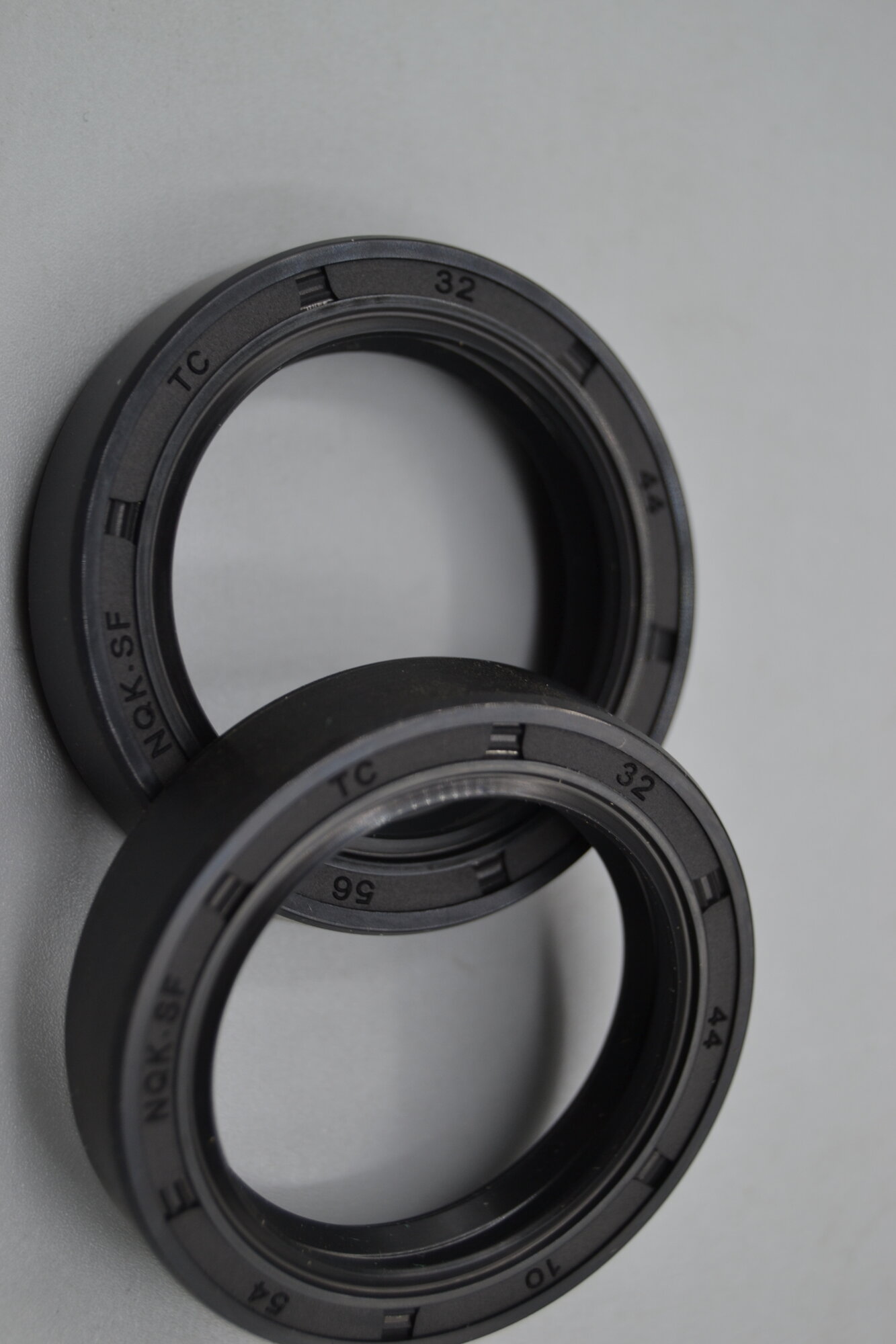 Манжеты сальники 32x44x10, (2шт)