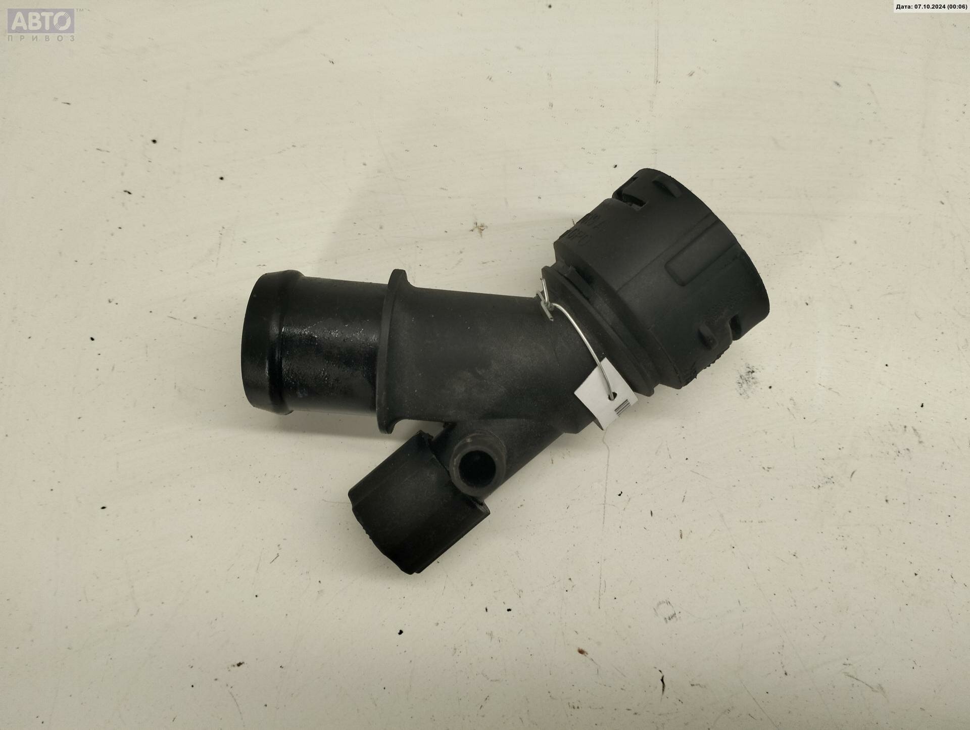 Фланец (тройник) системы охлаждения Volkswagen Golf-4