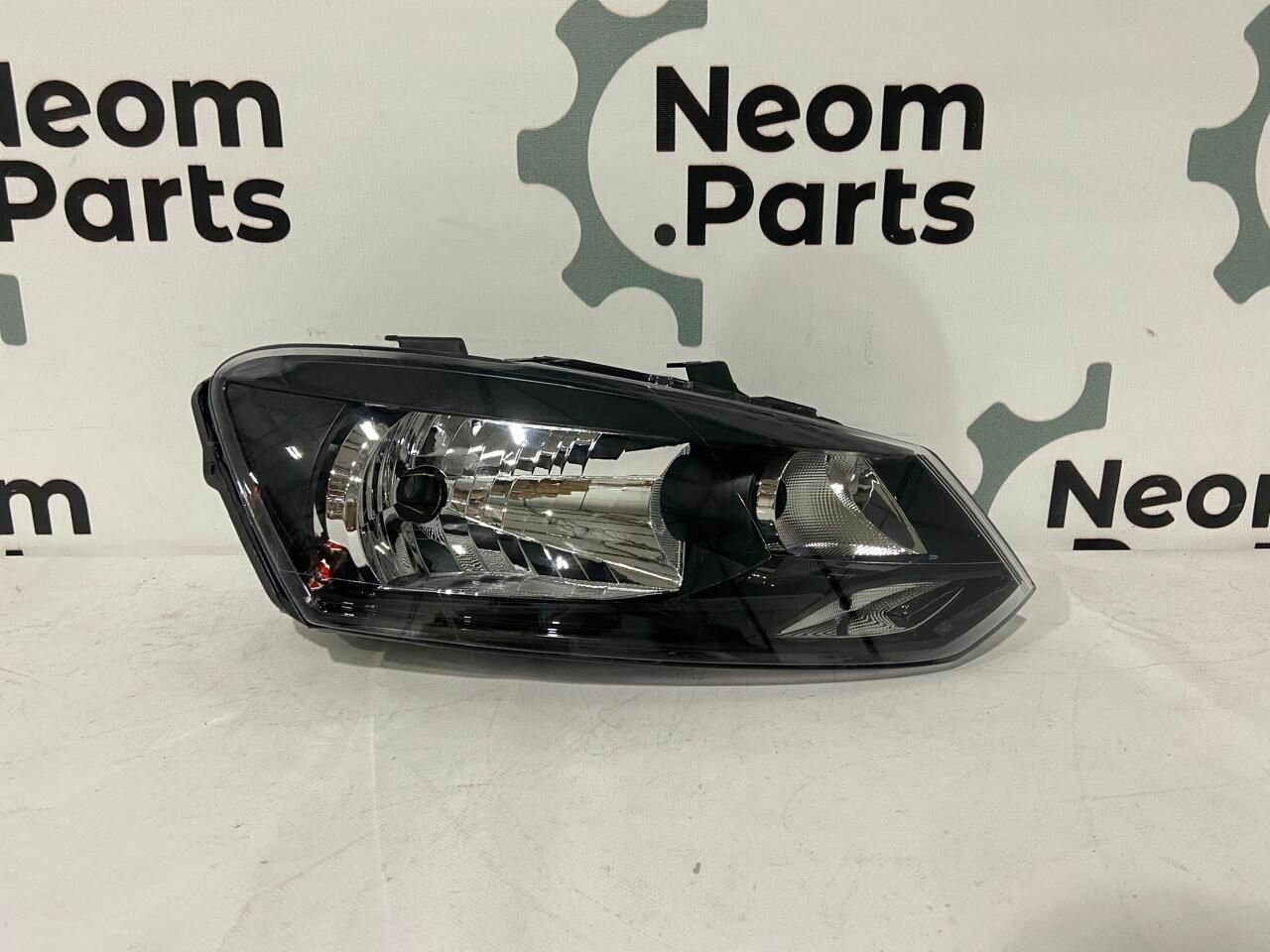 Фара правая для VW Polo 5 2010-2015, галоген, под одну лампу