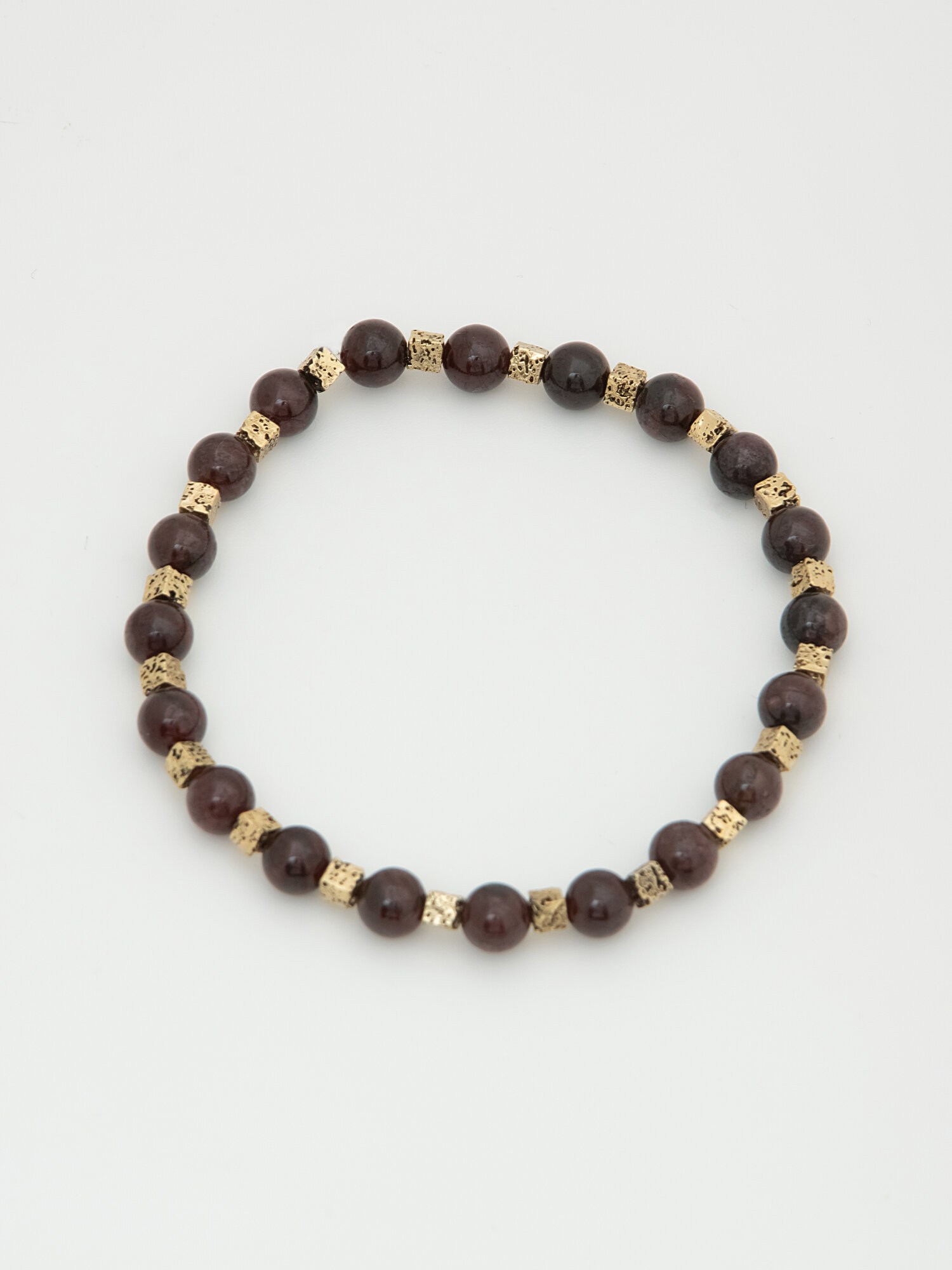 Эластичный браслет, гранат, вулканическая лава