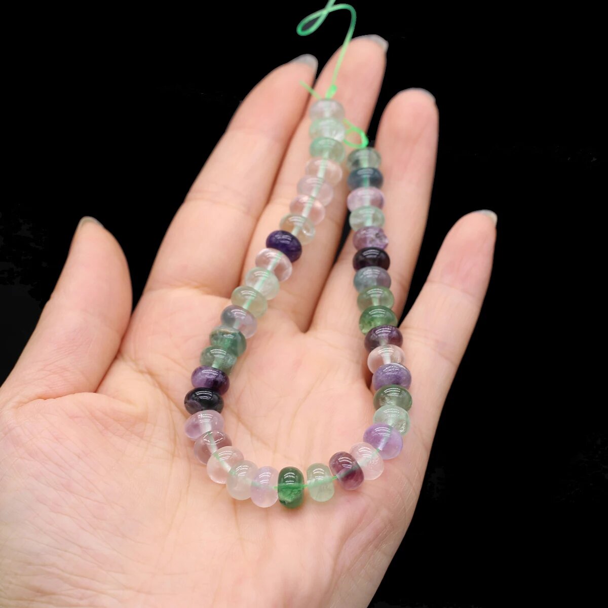 Полудрагоценный камень флюорит бусины 4x8 мм