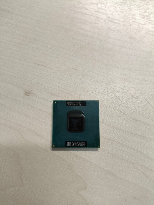 Процессор Intel Celeron T1400 SLAQL Dual Core Processor 1.73 GHz, Socket P, 35W