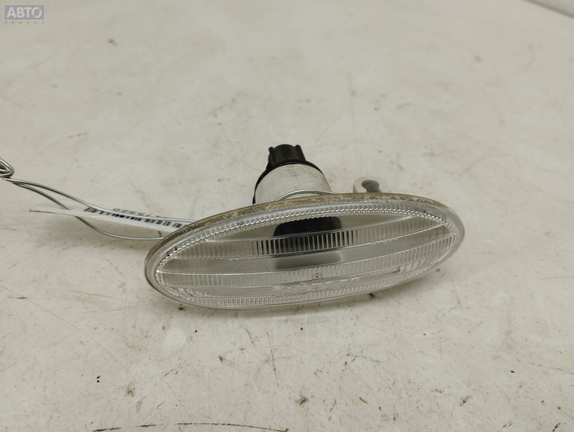 Повторитель поворота правый Nissan Qashqai J10 (2006-2013)