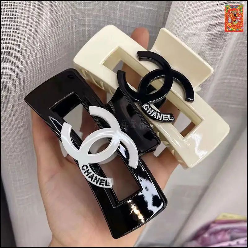 Заколка-краб Chanel, 2 шт, белый пластик, для взрослых, стильный аксессуар для волос