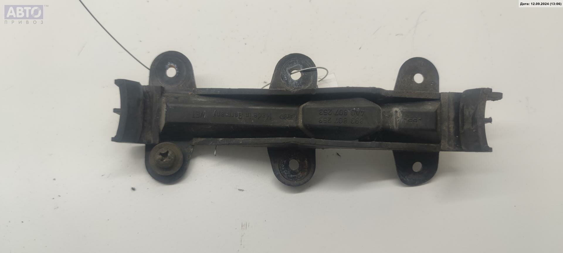 Кронштейн бампера переднего Audi 80 B3 (1987-1992)