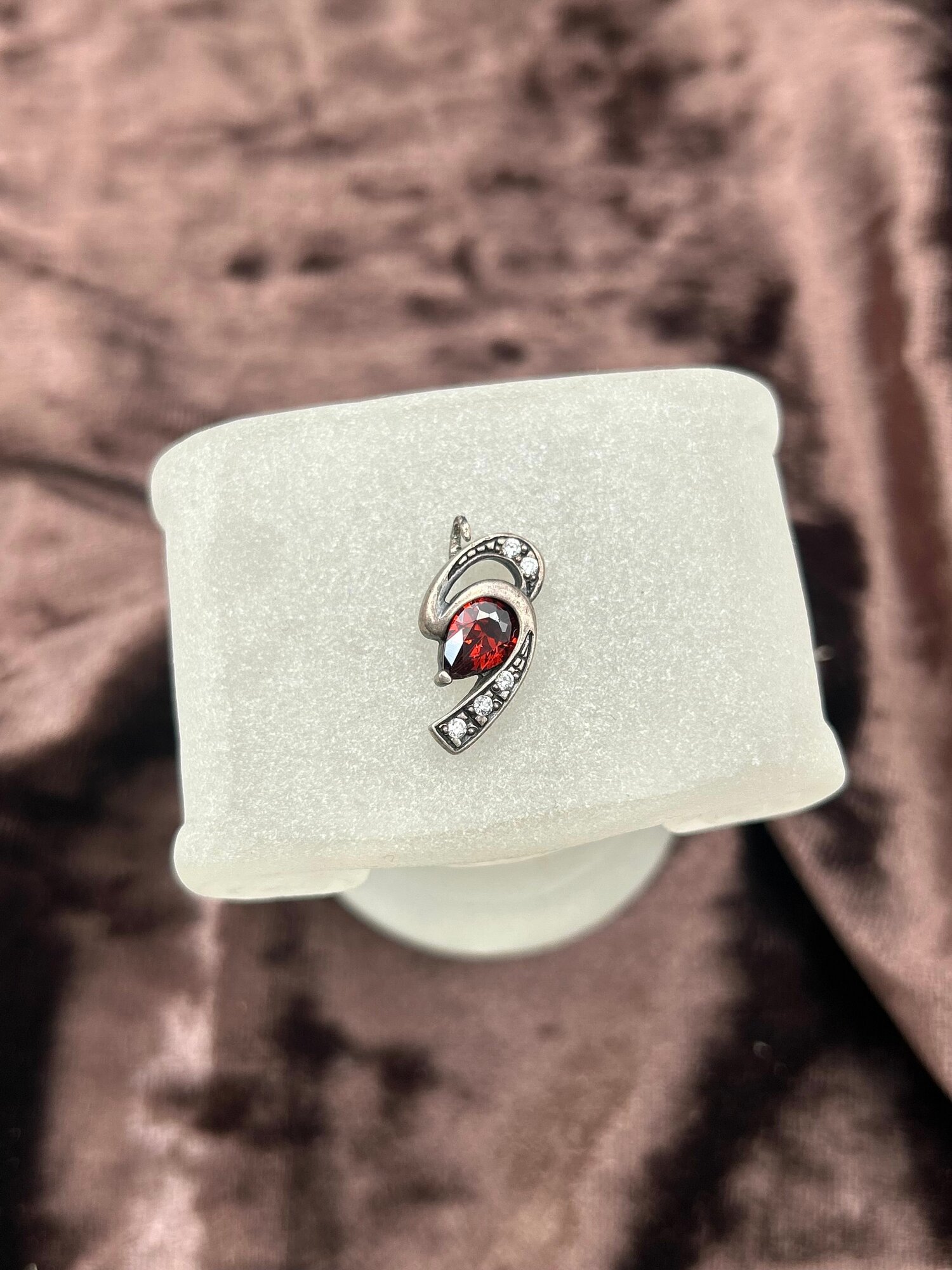 Винтажный мельхиоровый кулон с красной вставкой, ювелирное стекло, серебрение