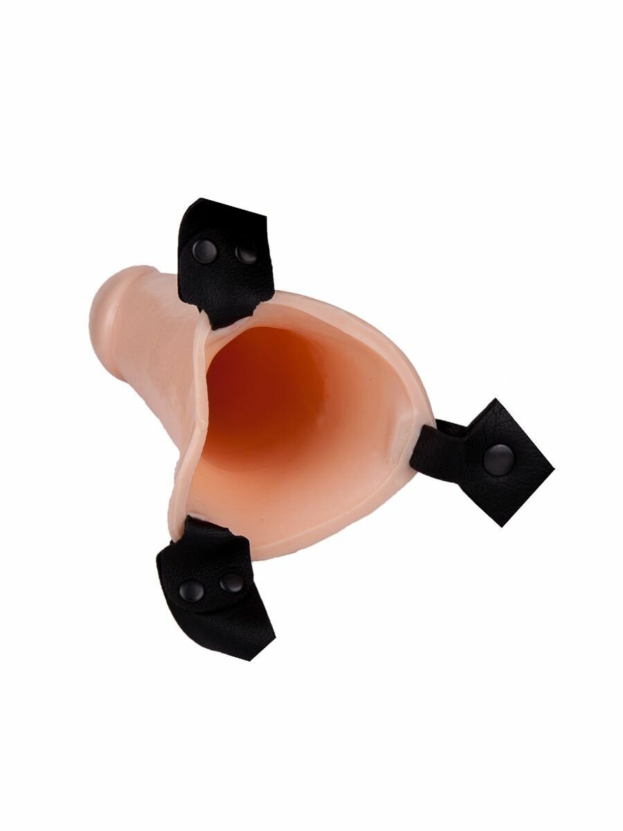 Фаллопротез анатомической формы, 17 см, телесный, TPE, регулируемые ремни с заклепками