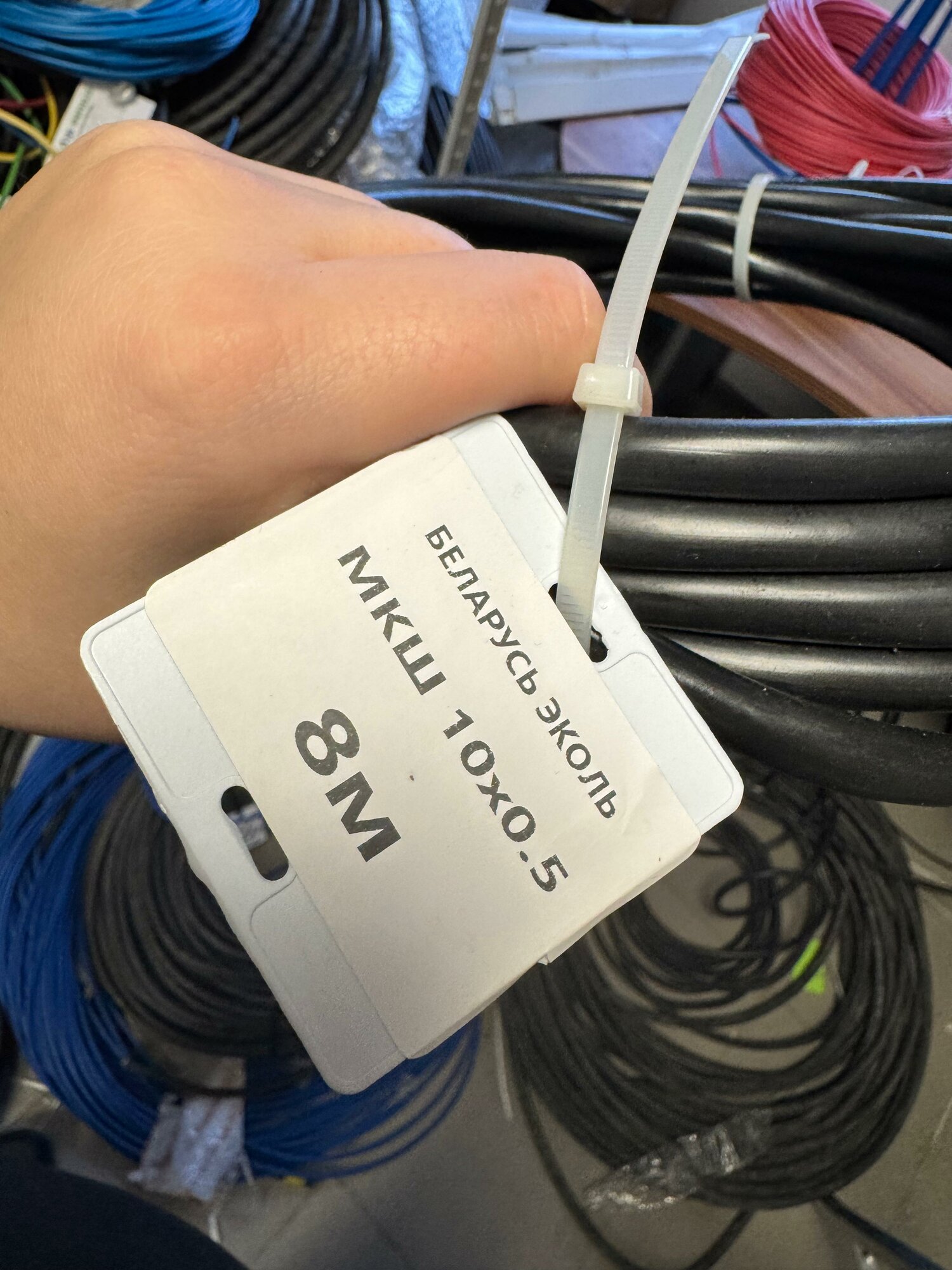 Кабель монтажный МКШ 10х0,5 мм, многожильный черный (8 метров)