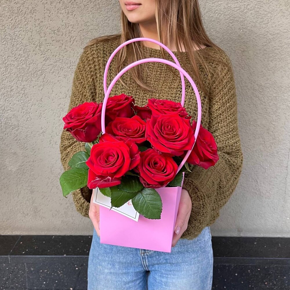 Секрет купидона: сумка с красными розами