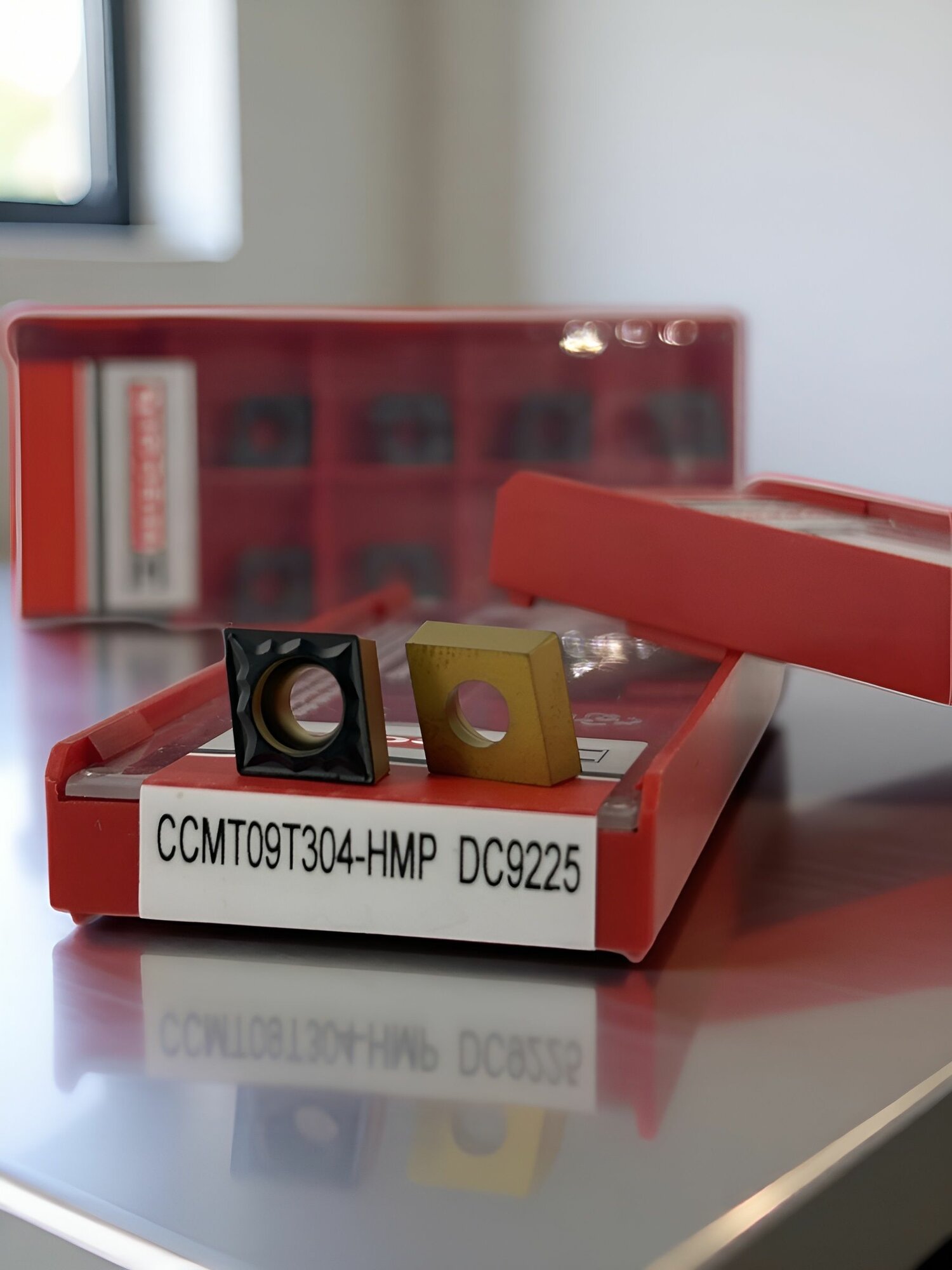 Сменная твердосплавная пластина для токарной обработки Dnrecerb CCMT09T304-HMP DC9225