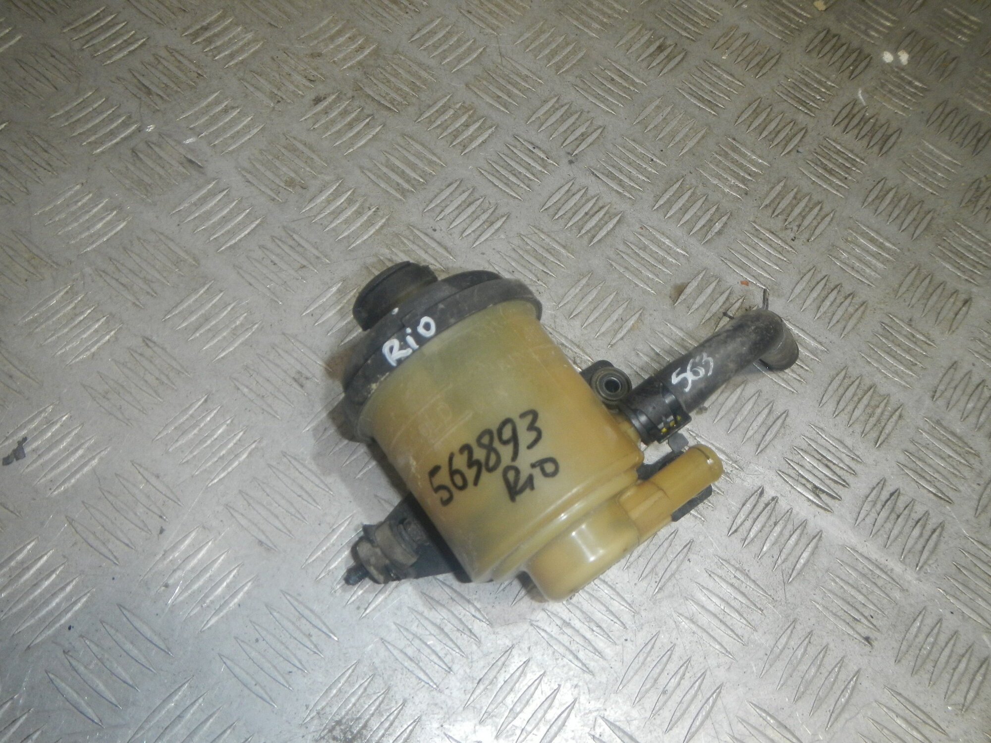 Б/У Бачок гидроусилителя, KIA (Киа)-RIO (11-) KIA RIO (11-) Без видимых повреждений. 563893 Hyundai-KIA арт. 571500U000