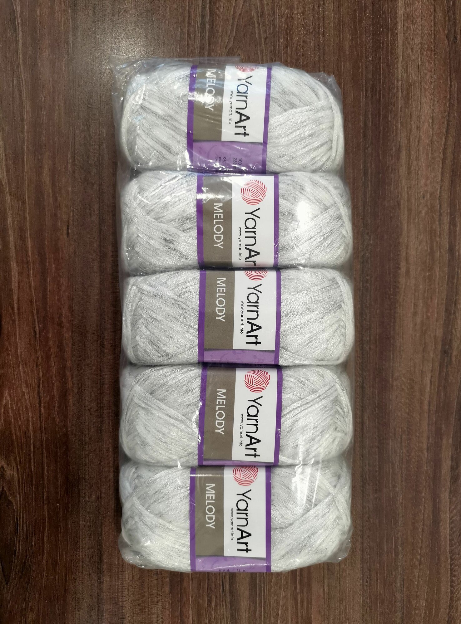 Пряжа Мелоди (Melody) упаковка 5 мотков 100 г. 230 м. 9% шерсть 21% акрил 70% полиамид 100 г. 230 м. цвет 881 бело-серый