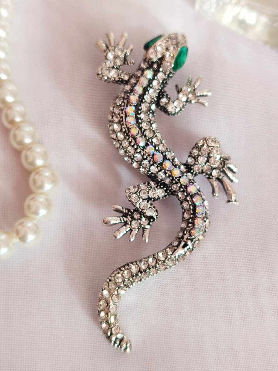 Брошь, стразы