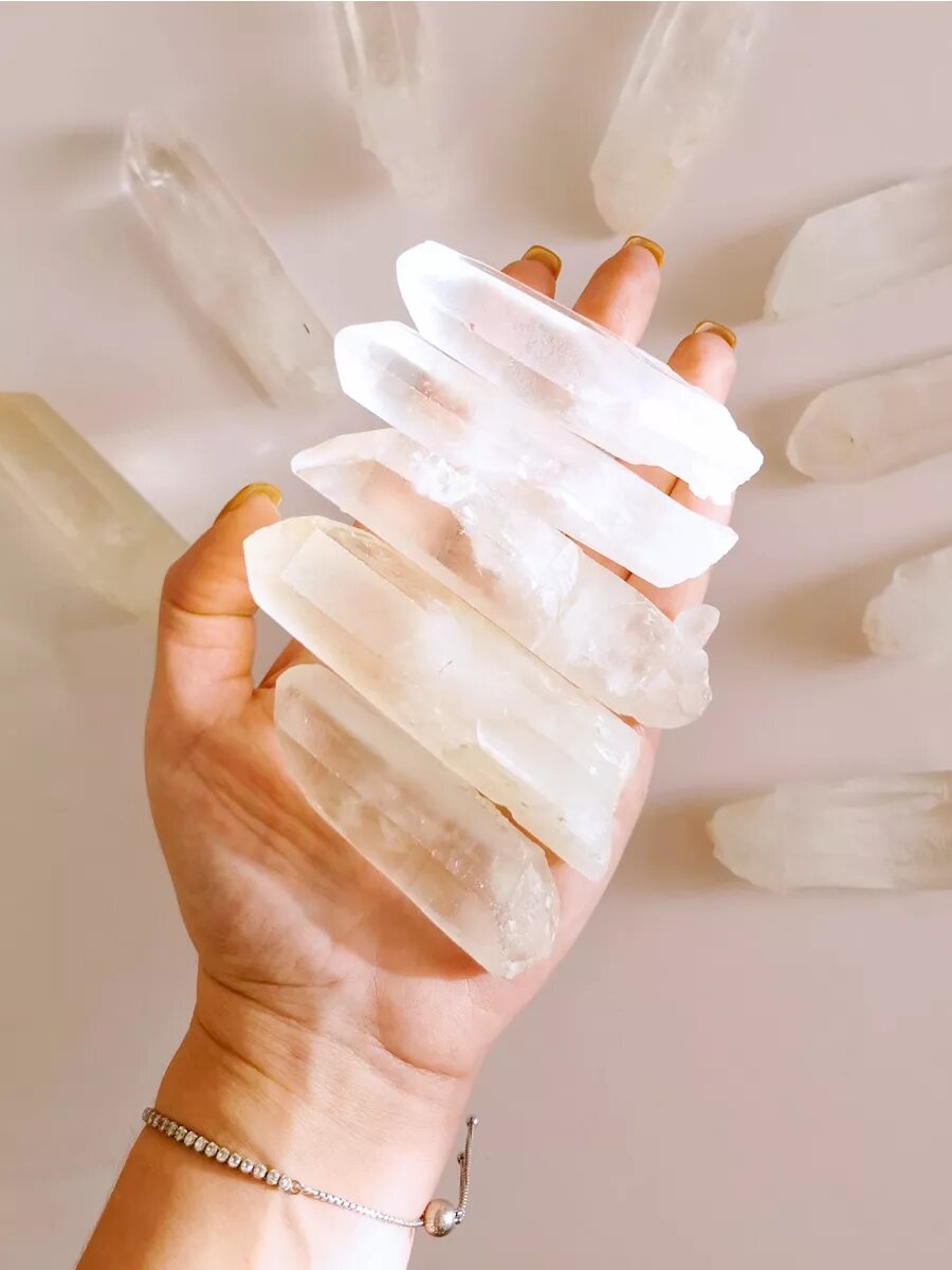 Лемурийский кварц натуральный камень оберег