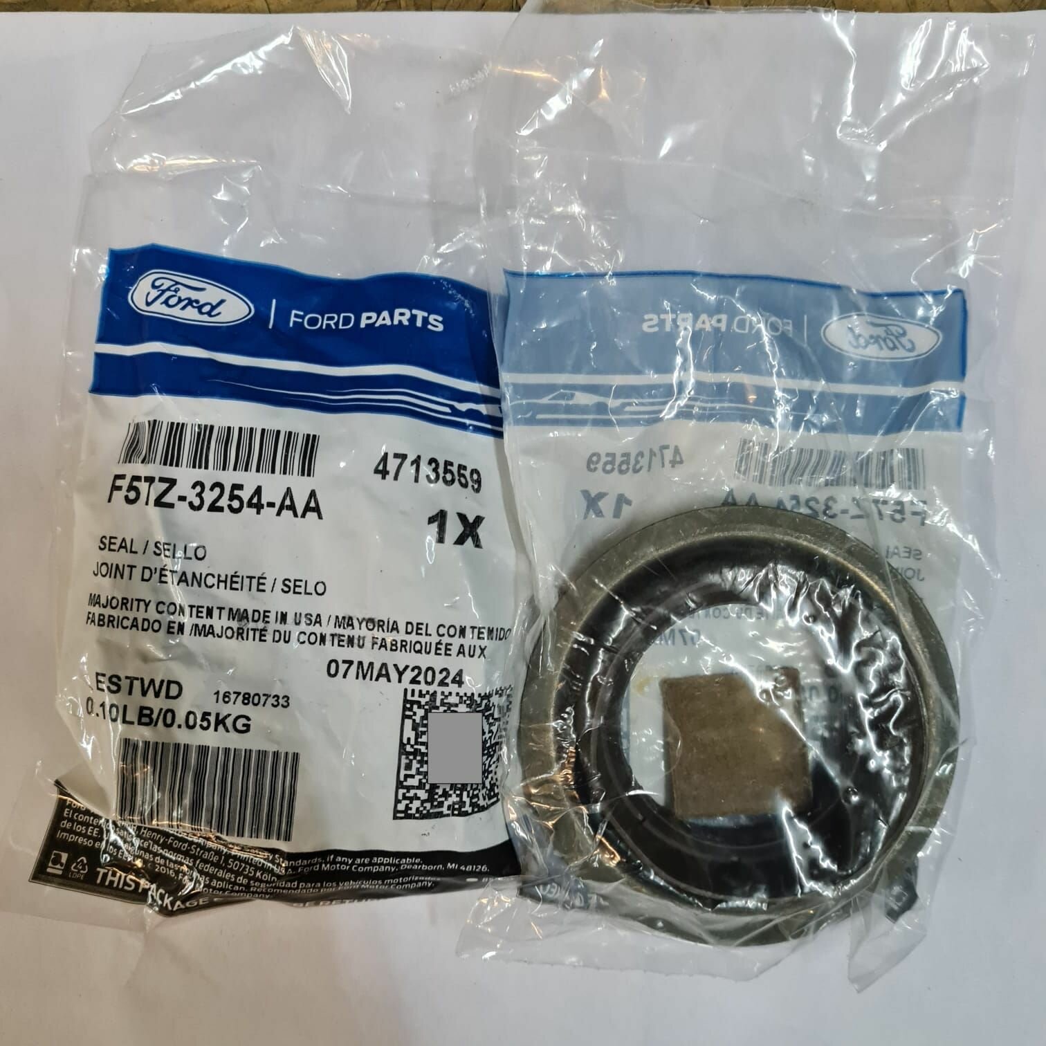 Сальник переднего правого привода Ford Explorer 2002-2010 F57Z3254AA Оригинал