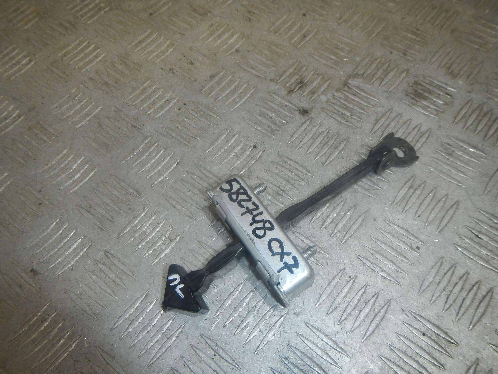 Б/У Ограничитель двери, Mazda (Мазда)-CX-7 (07-) MAZDA CX-7 (07-) передний Без видимых повреждений. 582748 MAZDA арт. EG2...