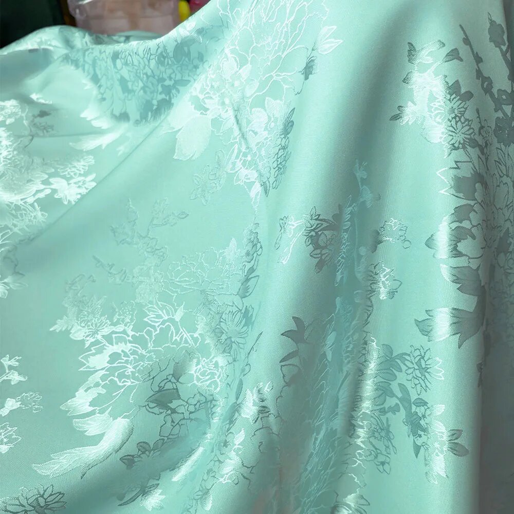 Жаккардовая атласная ткань с рисунком пиона 150x100 см light green