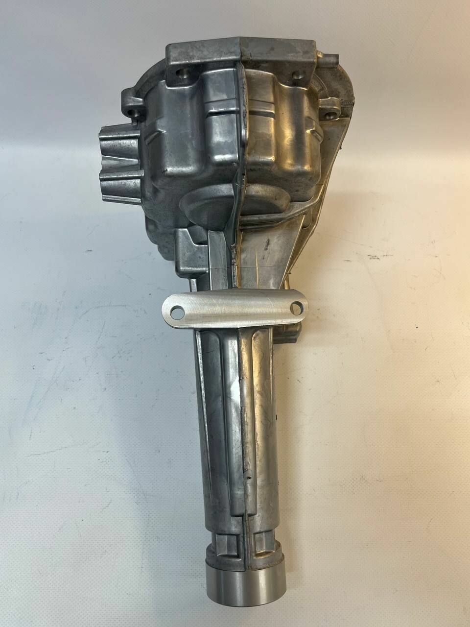 Картер 5-ти ступенчатой КПП Газель, Волга задний