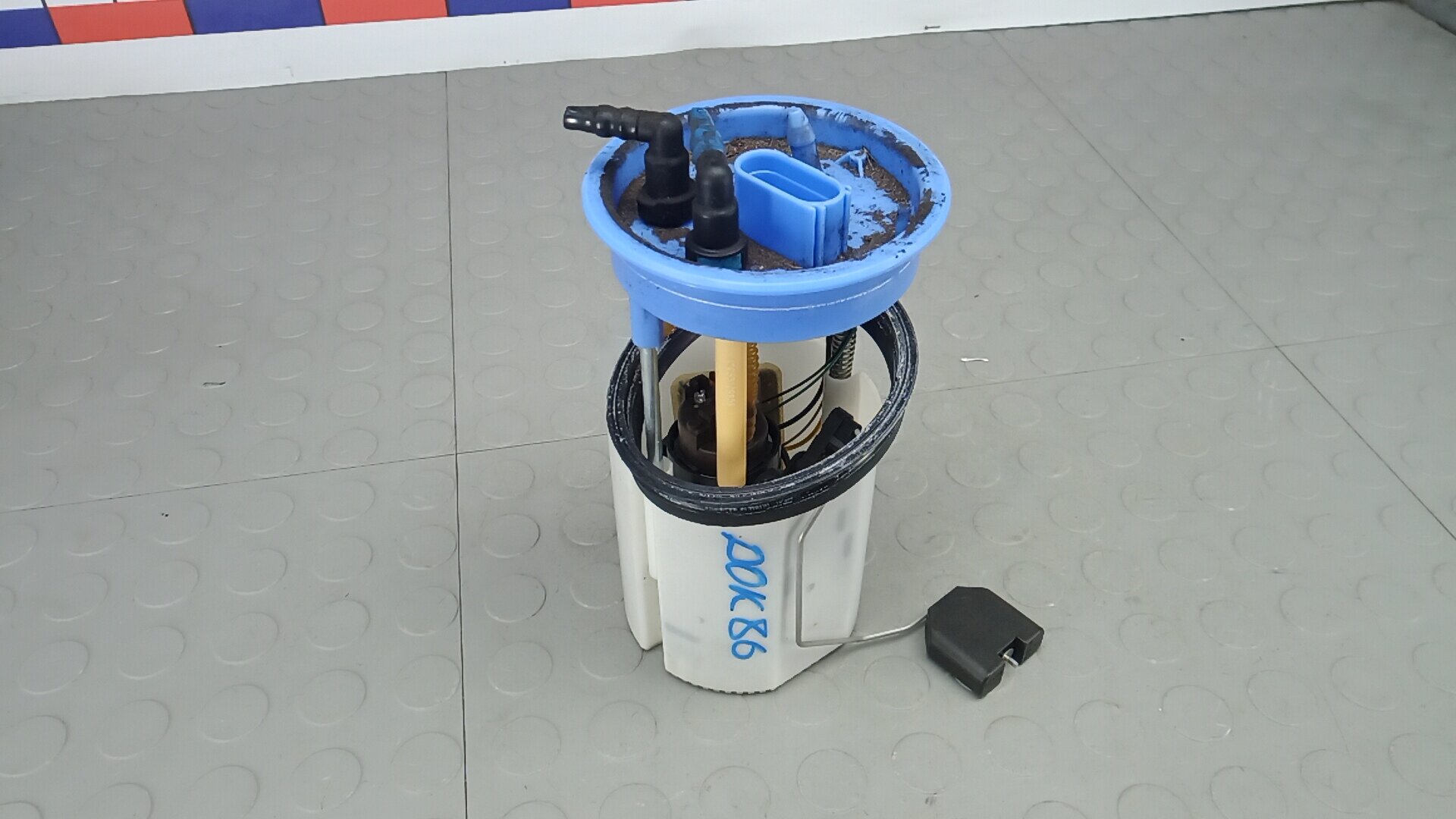 Насос топливный электрический SKODA RAPID, Номер 6R0919051J, 6R0919673A