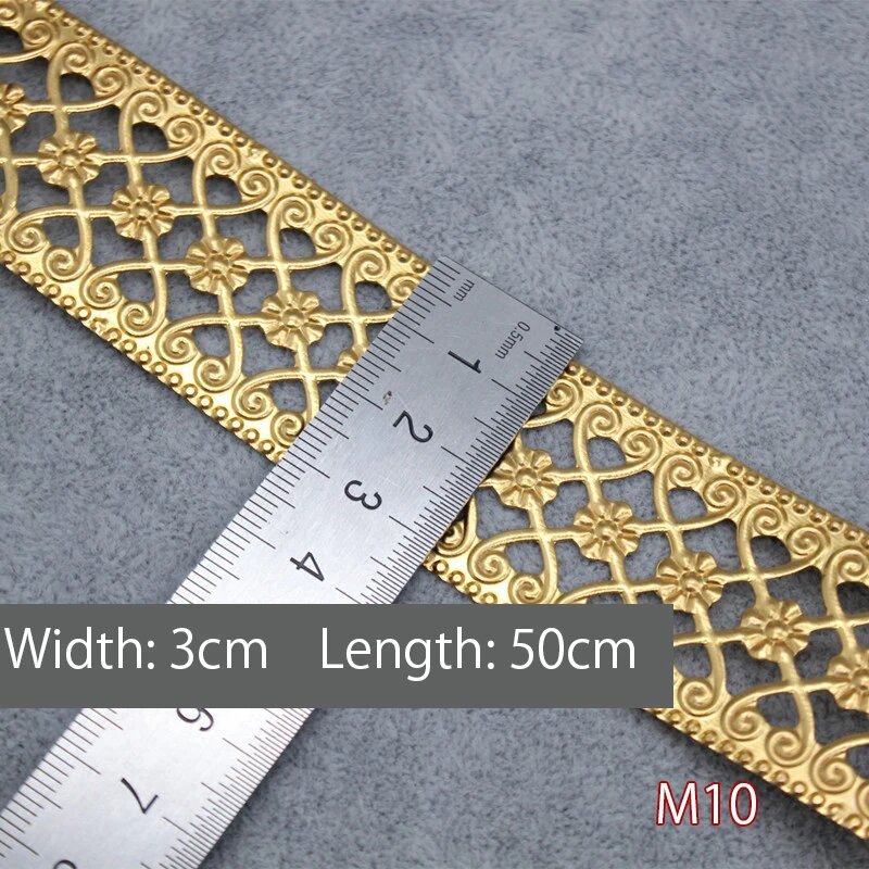 Круглая корона из сплава серебристого и золотистого цвета M10 1meter