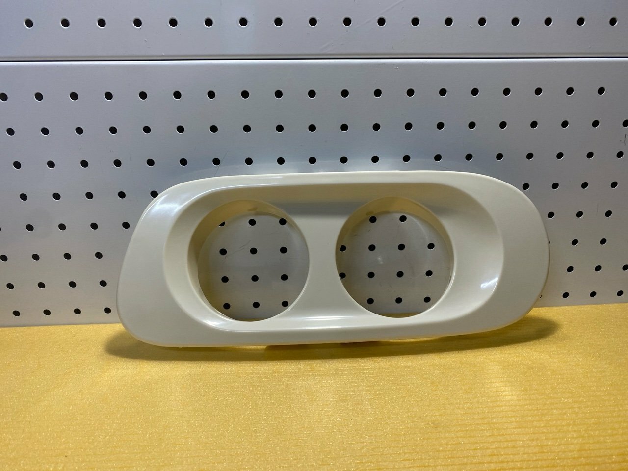 Рамка (накладка)противотуманной фары левая ДАФ ХФ105 (DAF XF105)