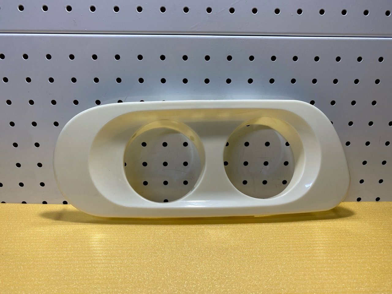 Рамка (накладка) противотуманной фары ДАФ ХФ105 ХФ95 (DAF) правая