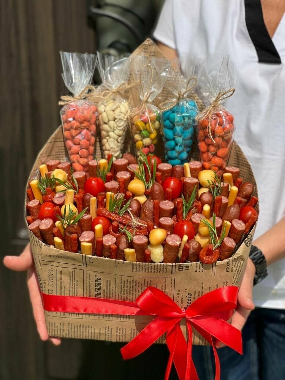 Букет из закусок / Подарок мужчине букет из колбасы