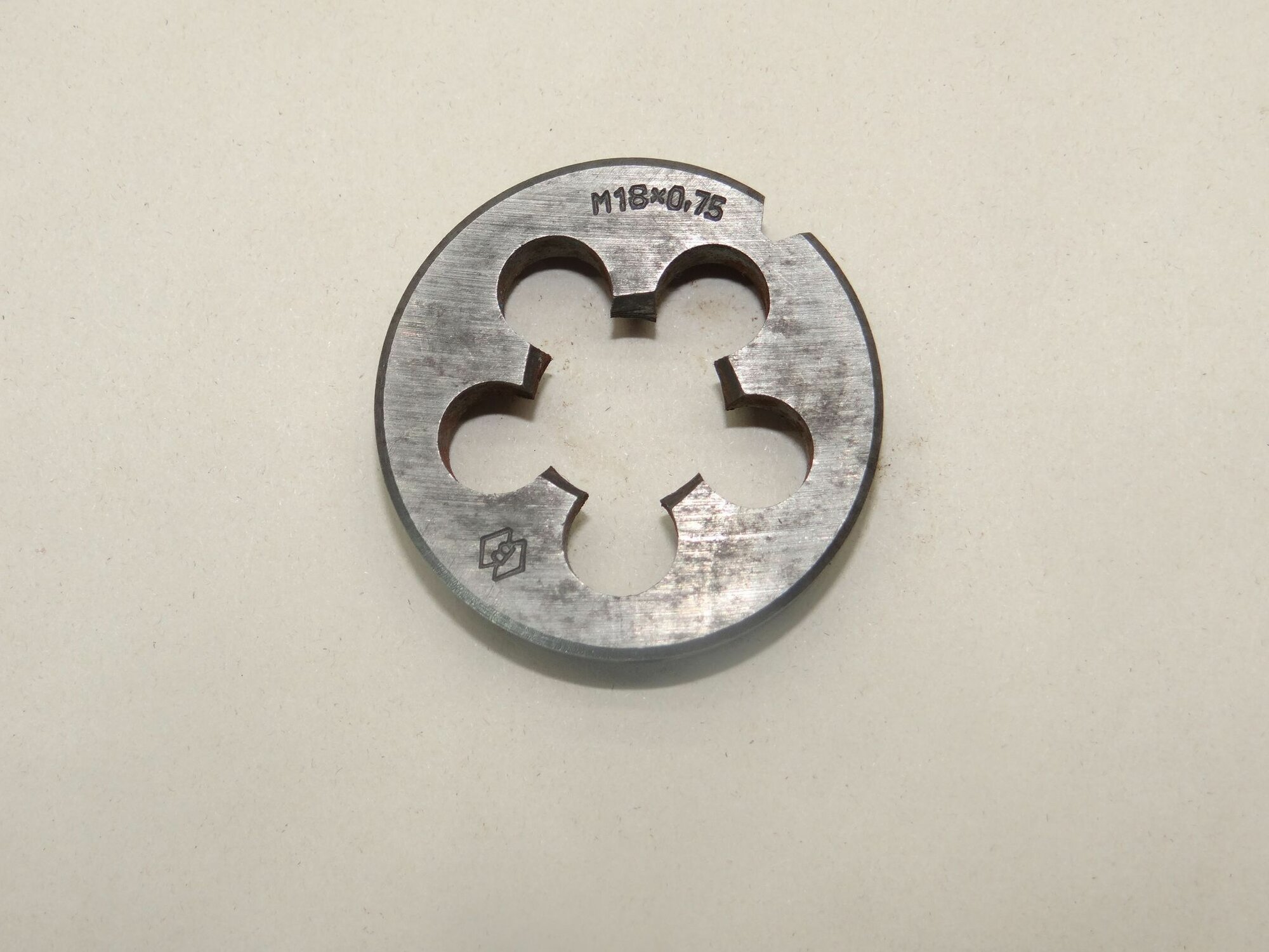 Плашка М18х0,75 d 45мм