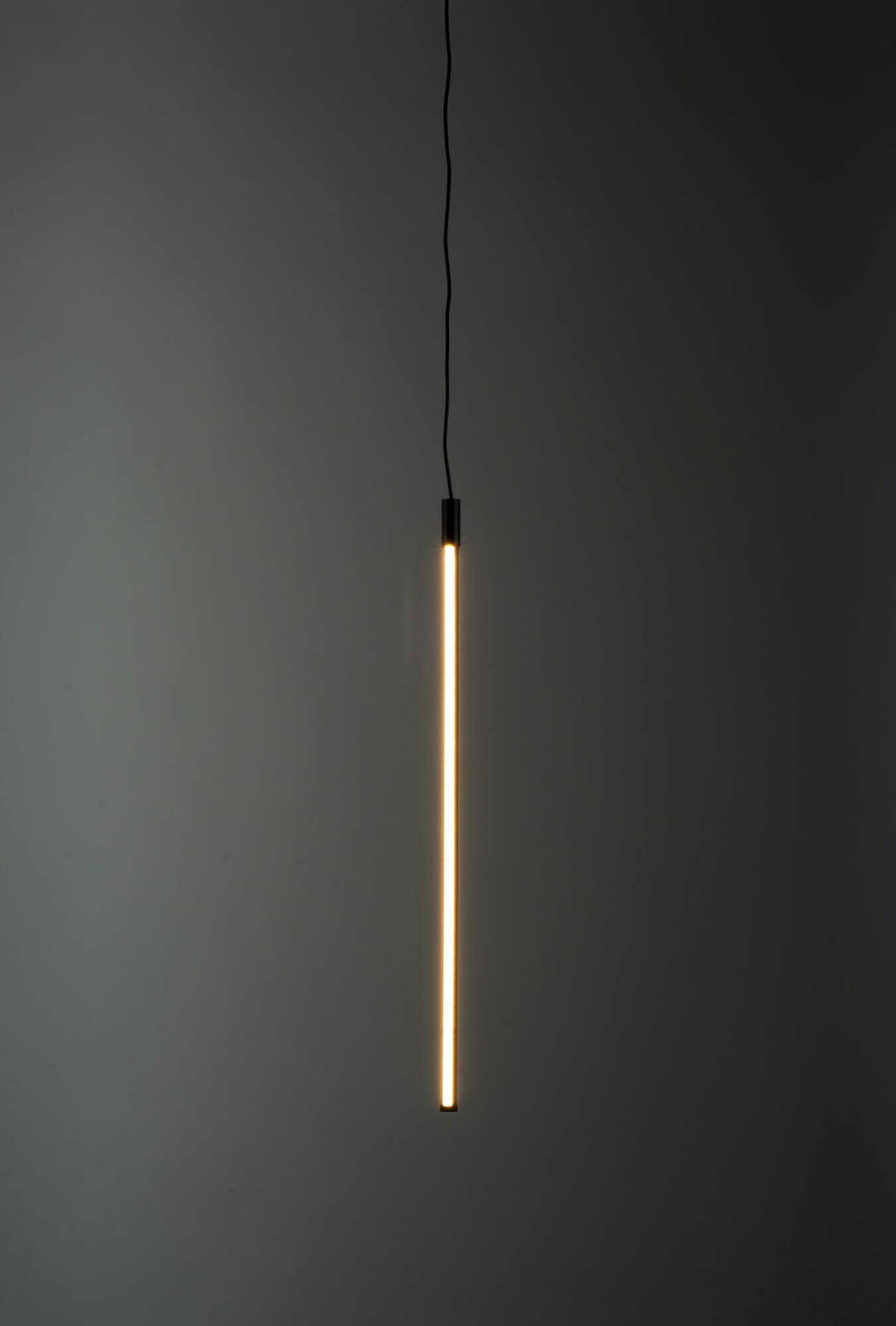 Светильник потолочный светодиодный 12 Вт 3300К Minimal Line Vertical H83 черный металл Blesslight