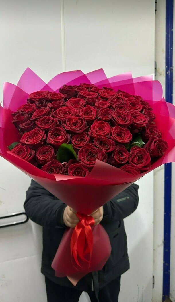 Букет Well Flowers "красные розы", круглый, XL, 51 цветок, свежий букет цветов