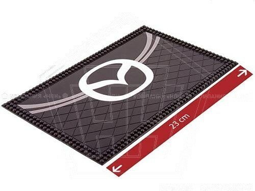 Коврик панели приборов sw mazda противоскользящий с эмблемой 230*135*5мм (hx-40 mazda)